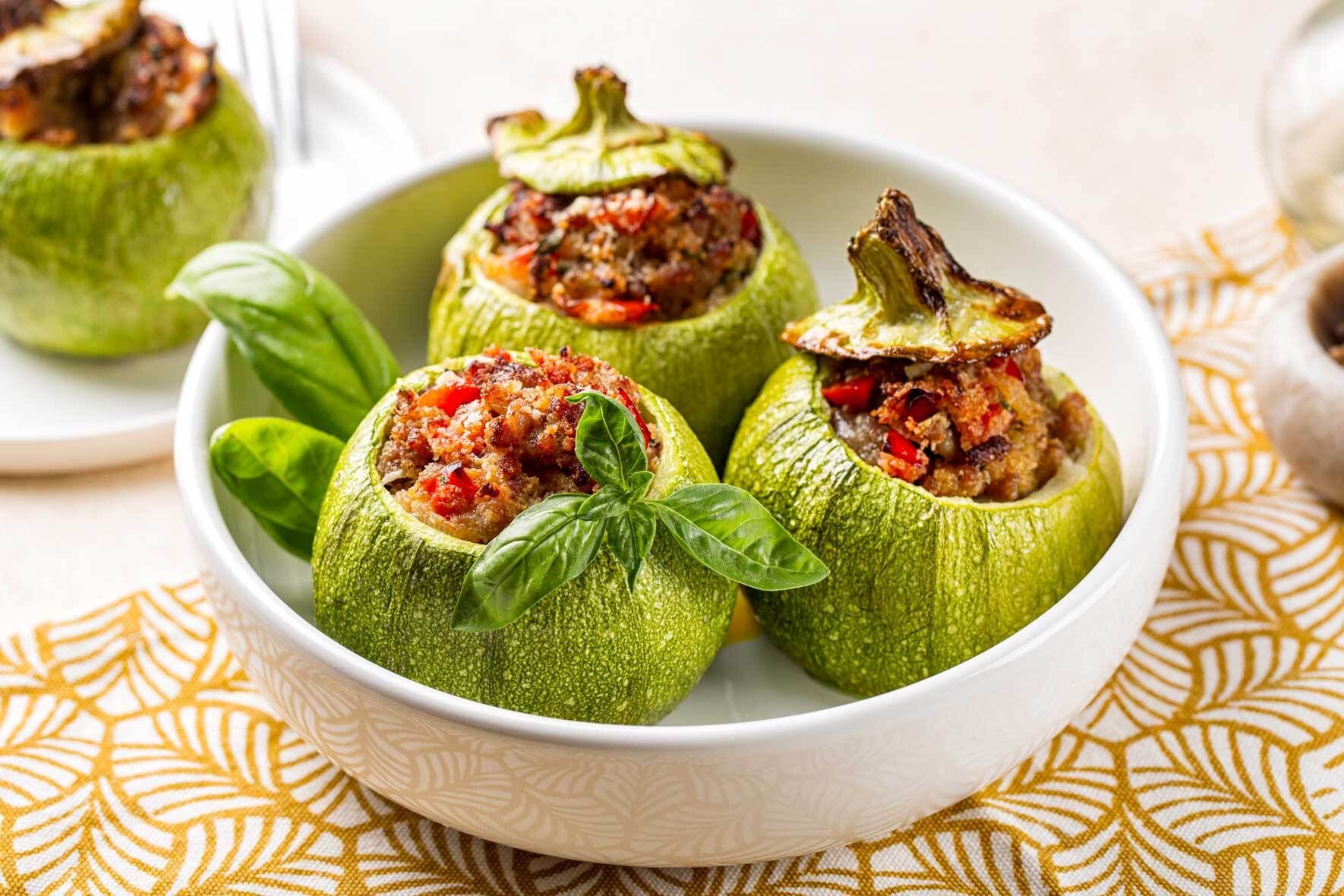 Zucchini im Kübel pflanzen, pflegen, ernten | VIVANNO